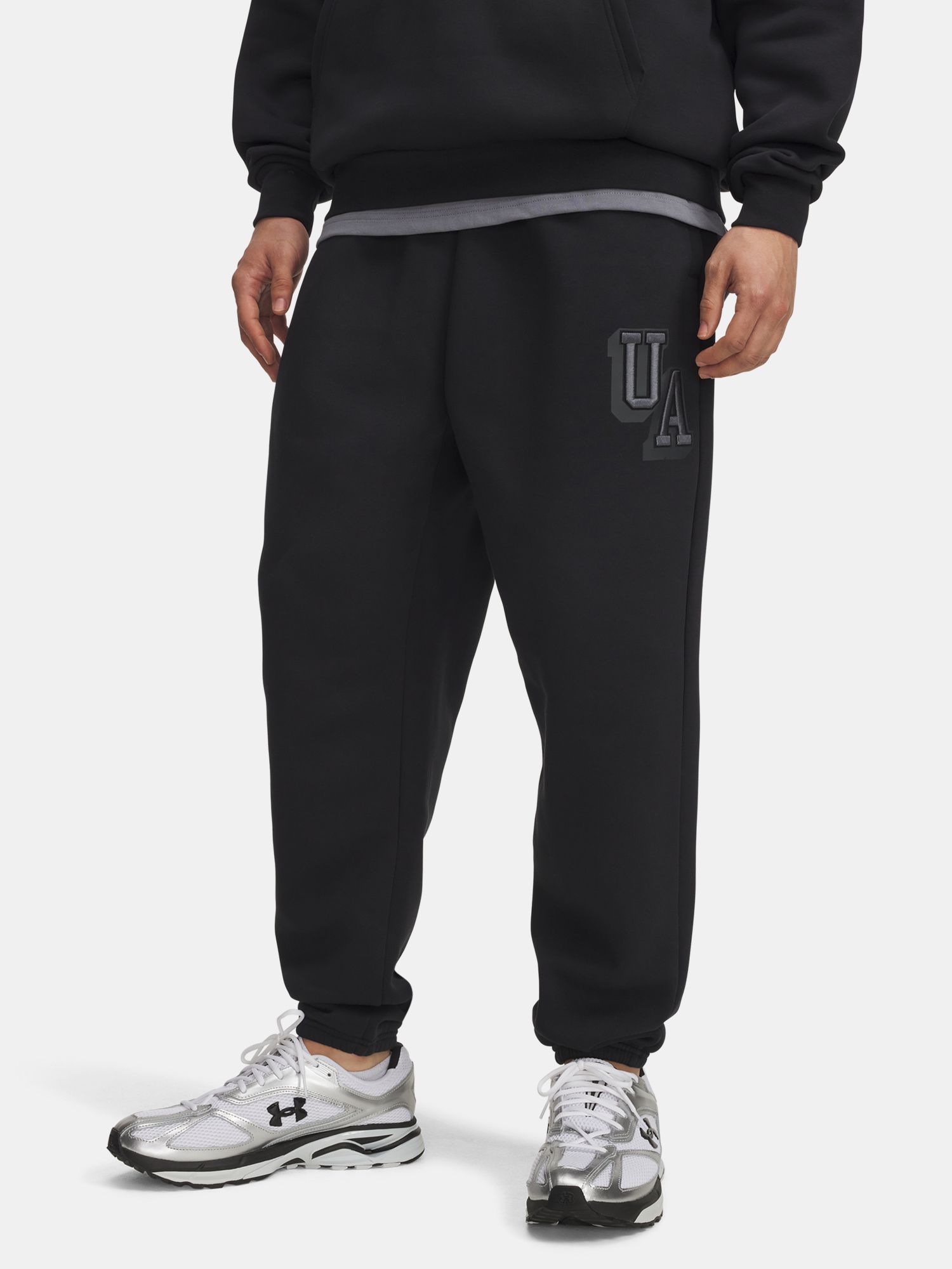 Pánské tepláky Under Armour UA Icon Flc Graphic Jgr-BLK | underarmour.cz